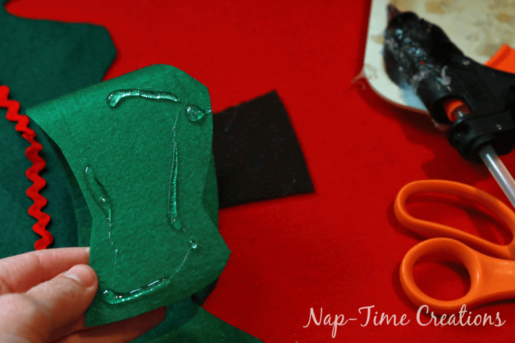 Felt Christmas Tree Growth Chart - a no sew project - Life Sew Savory