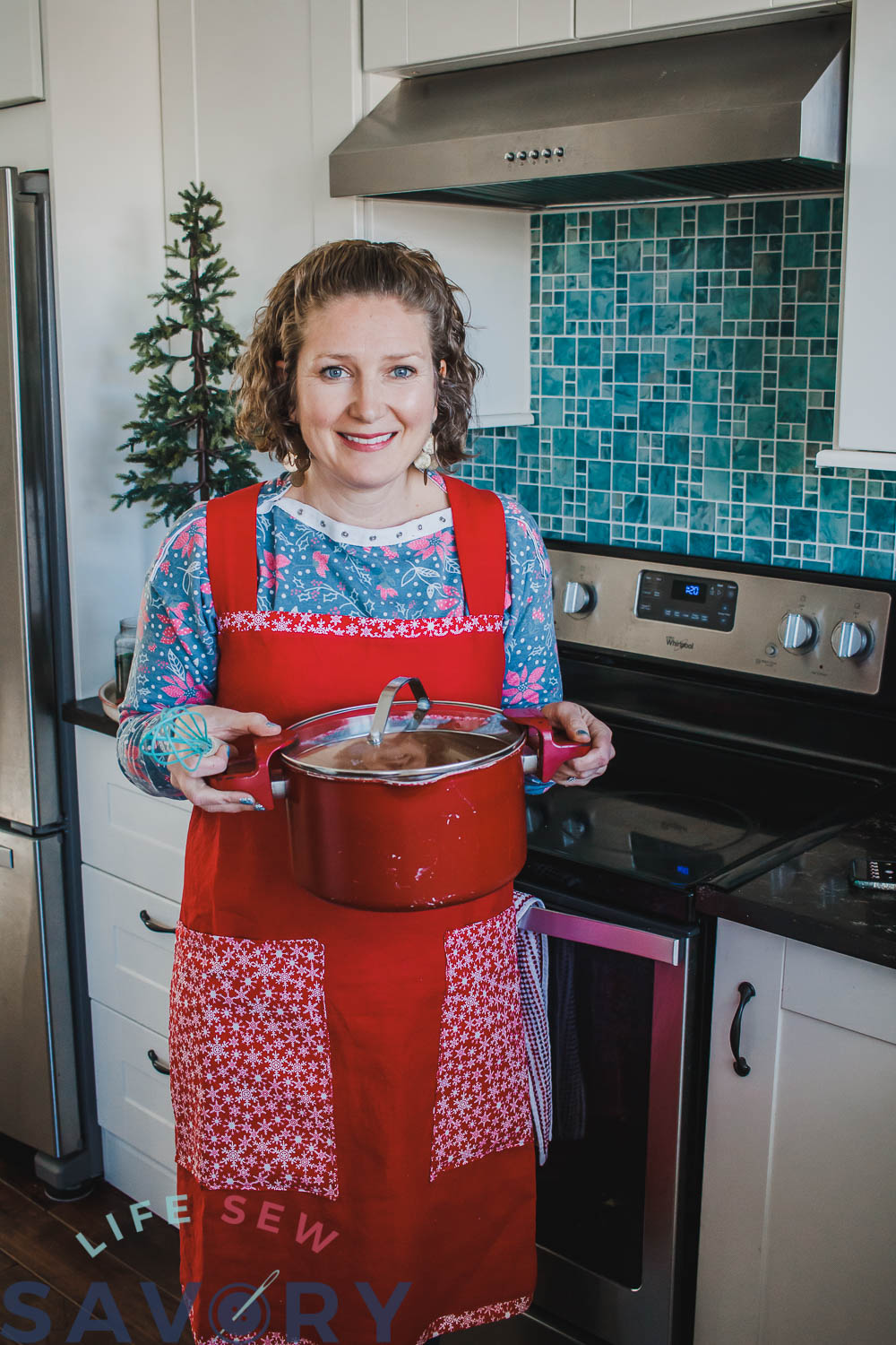 Christmas Apron Sewing Tutorial - Life Sew Savory