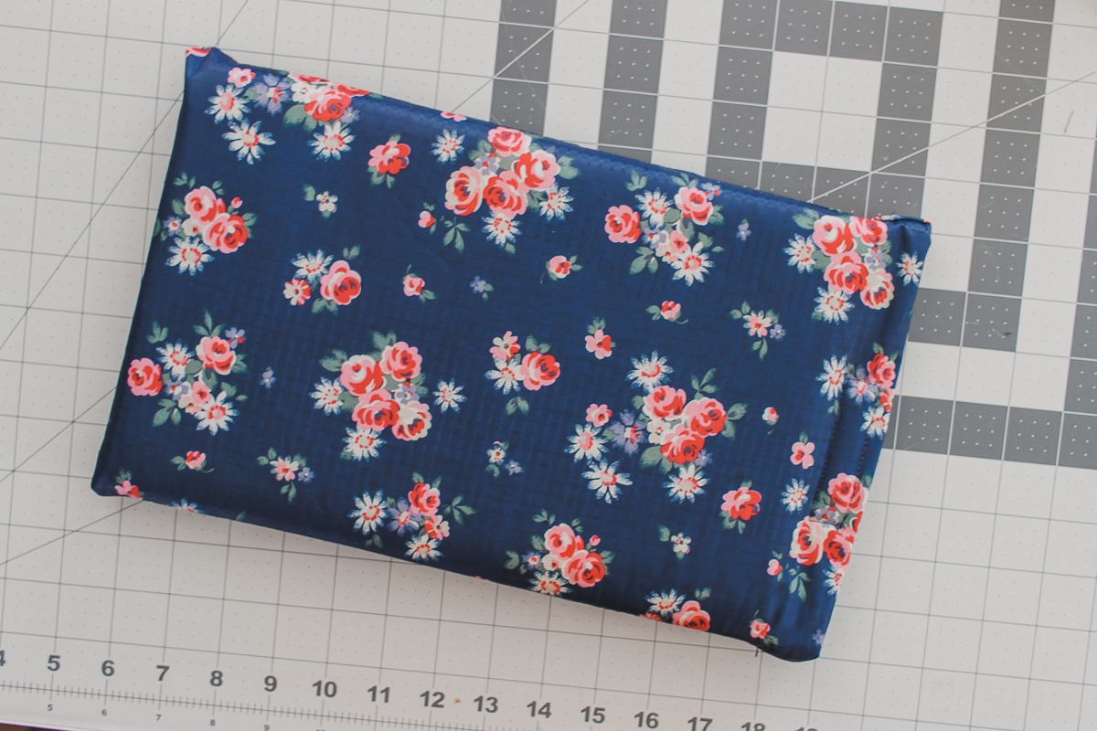 DIY laptop sleeve sewing tutorial - Life Sew Savory