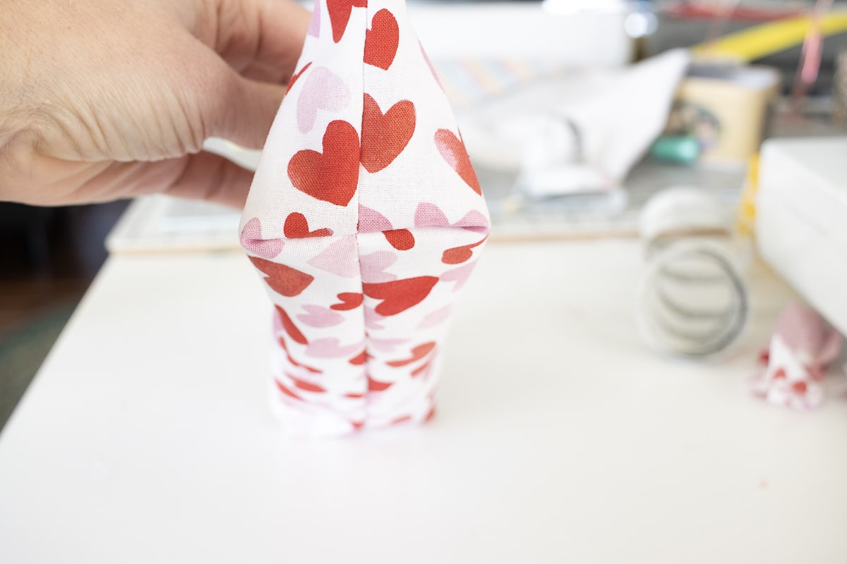 How to sew a box bottom zipper pouch - Life Sew Savory