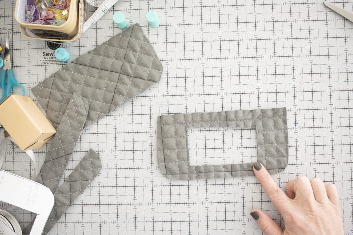 Phone wristlet wallet free sewing pattern - Life Sew Savory