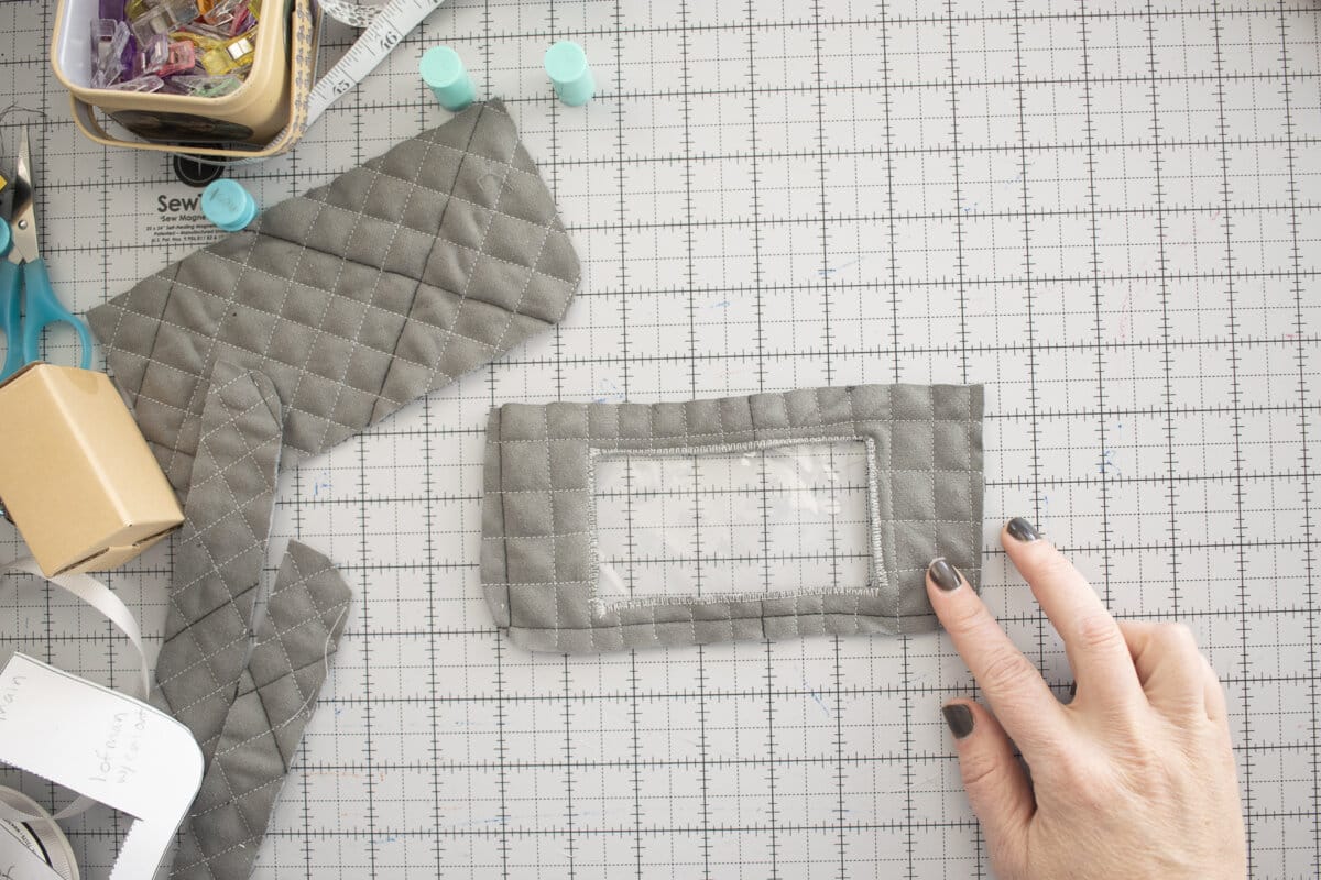 Phone wristlet wallet free sewing pattern - Life Sew Savory