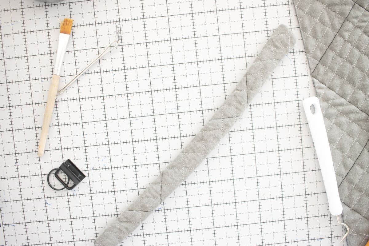 Phone wristlet wallet free sewing pattern - Life Sew Savory