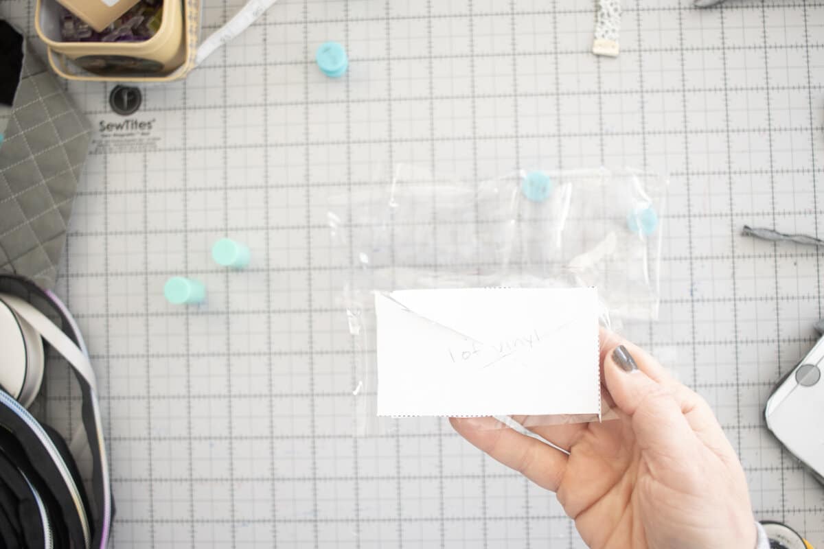 Phone wristlet wallet free sewing pattern - Life Sew Savory