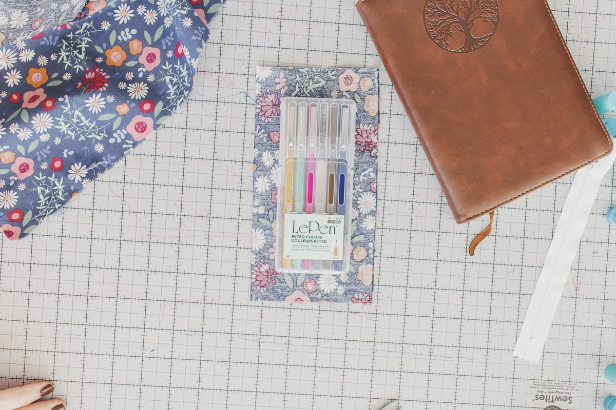 Notebook Pen Holder with Zipper tutorial - Life Sew Savory